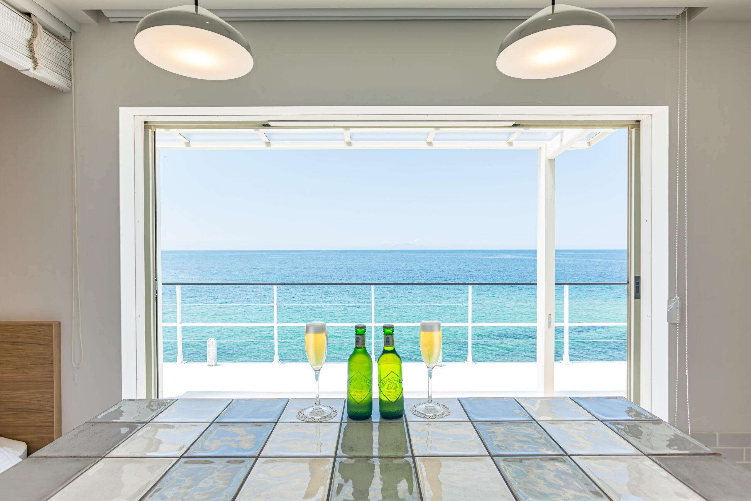 isola terrace awaji | 淡路島・草香の海沿いに佇む白いテラス